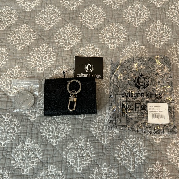 Accessories | Culture Kings Paisley Gaming Wallet Cardholder W Chip ...